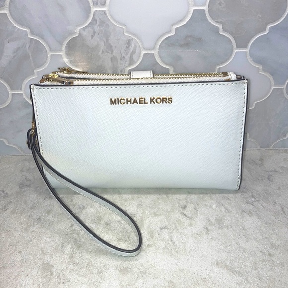 Michael Kors | Bags | Michael Kors Wristlet | Poshmark
